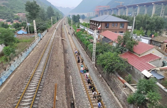 “86个小时15分钟，我们胜利了”——访Z180次列车乘务组-中国好故事